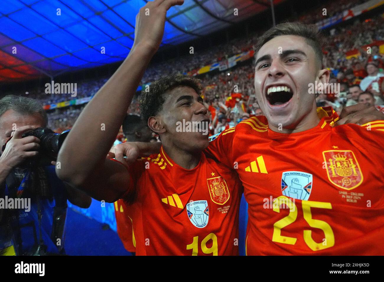 Spain's Lamine Yamal (left) and Fermin Lopez celebrate after the UEFA ...