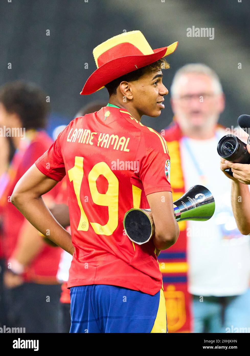 Lamine yamal euro 2024 trophy hi-res stock photography and images - Alamy