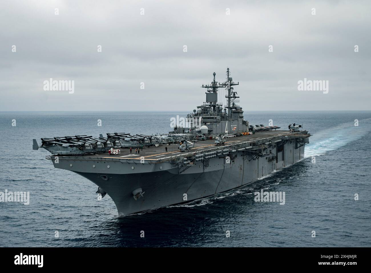 The U.S. Navy amphibious assault ship USS Boxer (LHD 4) steams in the ...