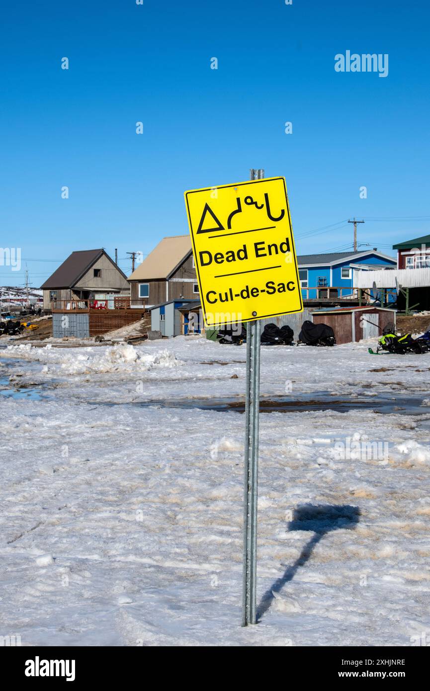 Multilingual dead end sign in English, French and Inuktitut in Iqaluit ...