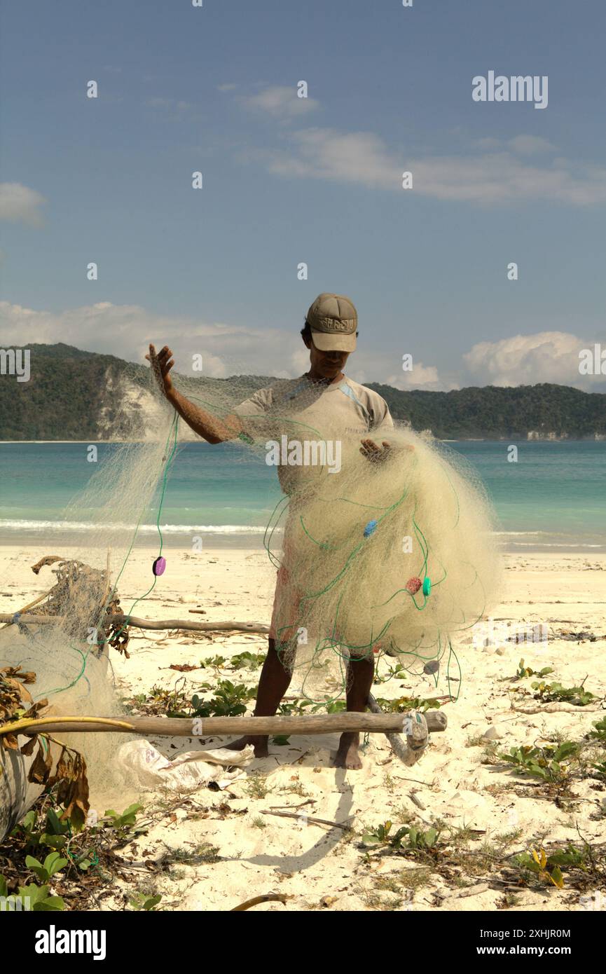 Artisanal fishing hi-res stock photography and images - Alamy