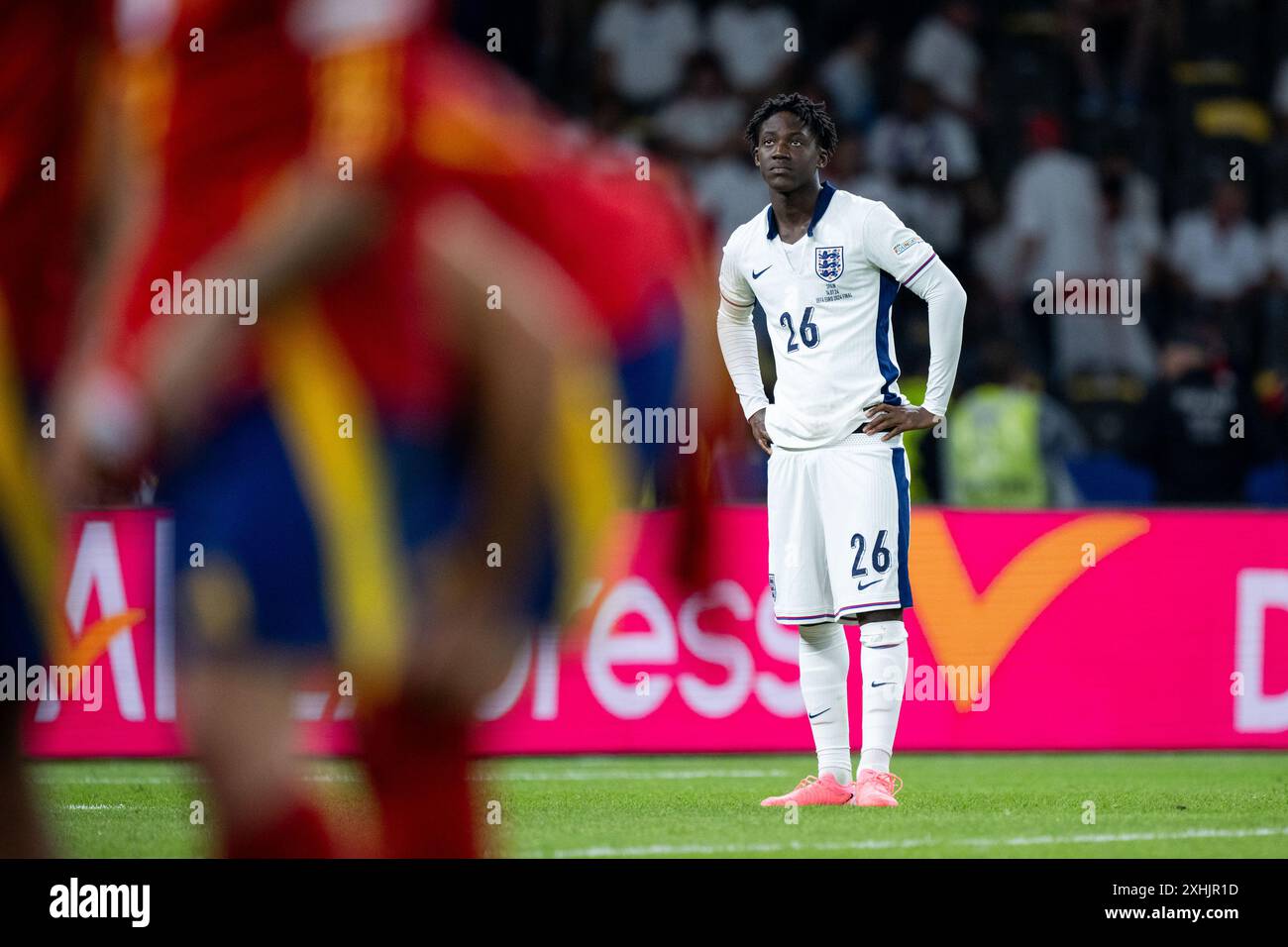 Kobbie Mainoo (England, #26) ist enttauescht ueber die Niederlage und ...