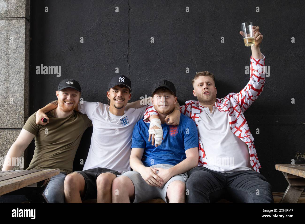 England euros celebration hi-res stock photography and images - Alamy