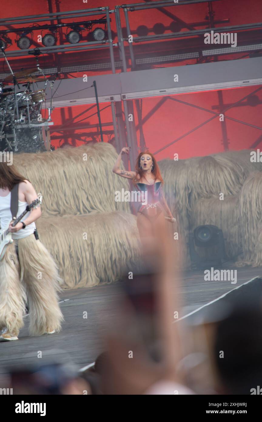 Scarlet doja cat hi-res stock photography and images - Alamy