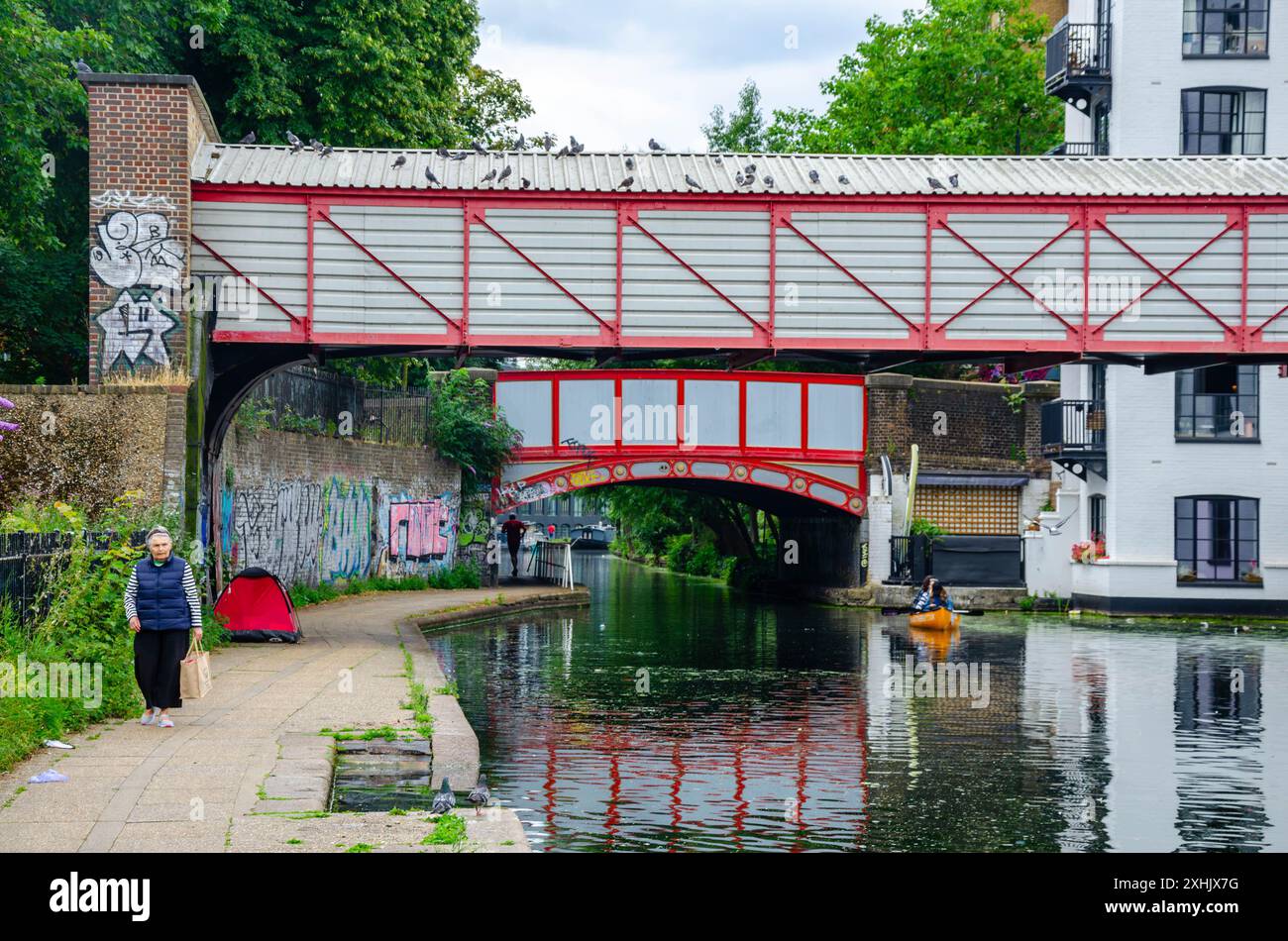 Grand union canal paddington arm hi-res stock photography and images ...