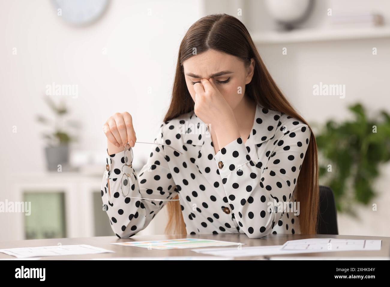 Embarrassed woman hi-res stock photography and images - Alamy