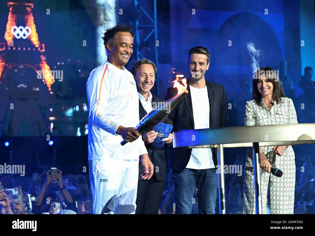 Bearer of the 2024 olympic torch relay hi-res stock photography and ...