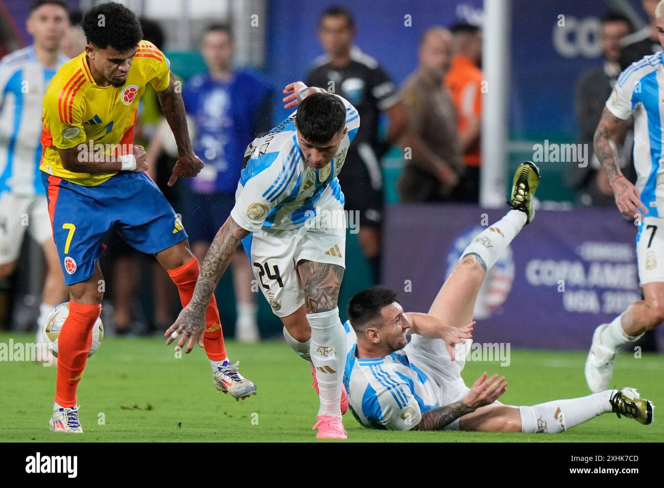Colombia's Luis Diaz, left, and Argentina's Enzo Fernandez battle for ...