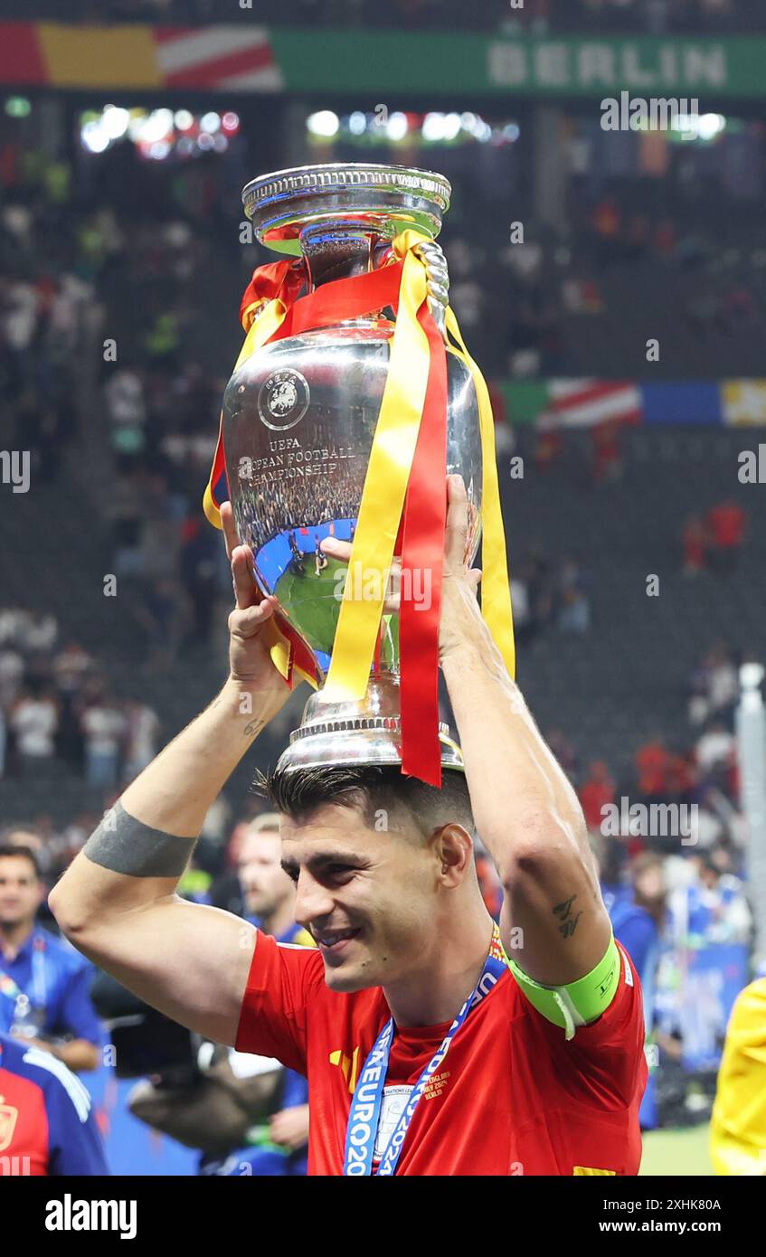 Berlin, Germany. 14th July, 2024. Spain's Alvaro Morata puts the trophy ...