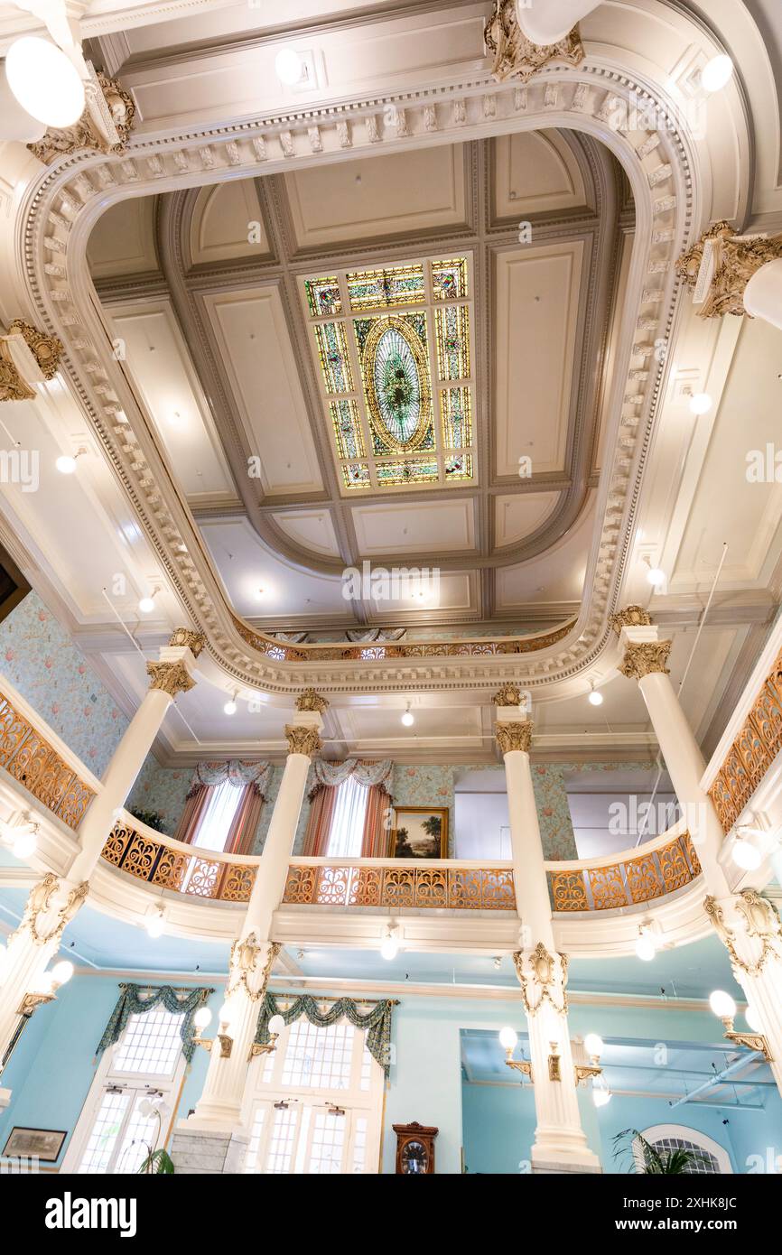 Gilded lobby atrium where famous people socialized in the past ...