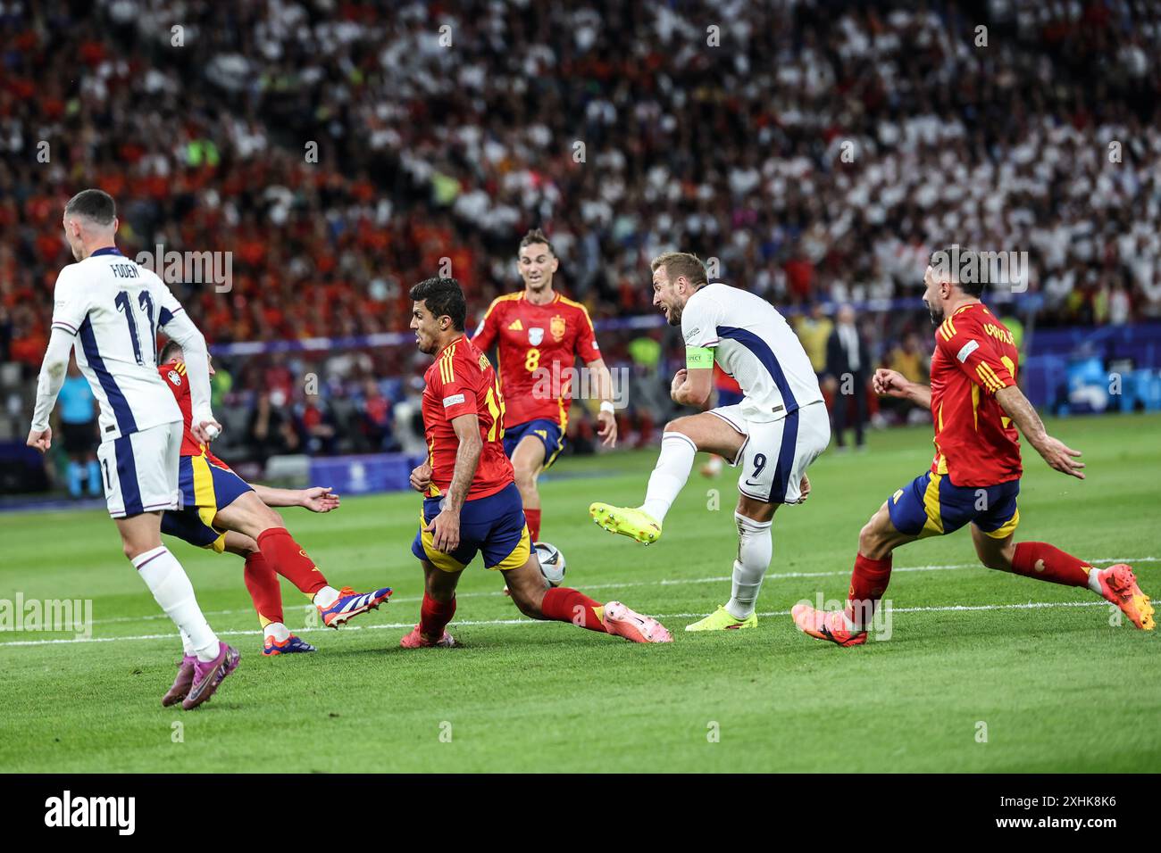 Berlin, Germany. 14th July, 2024. Harry Kane (2nd R) of England shoots ...