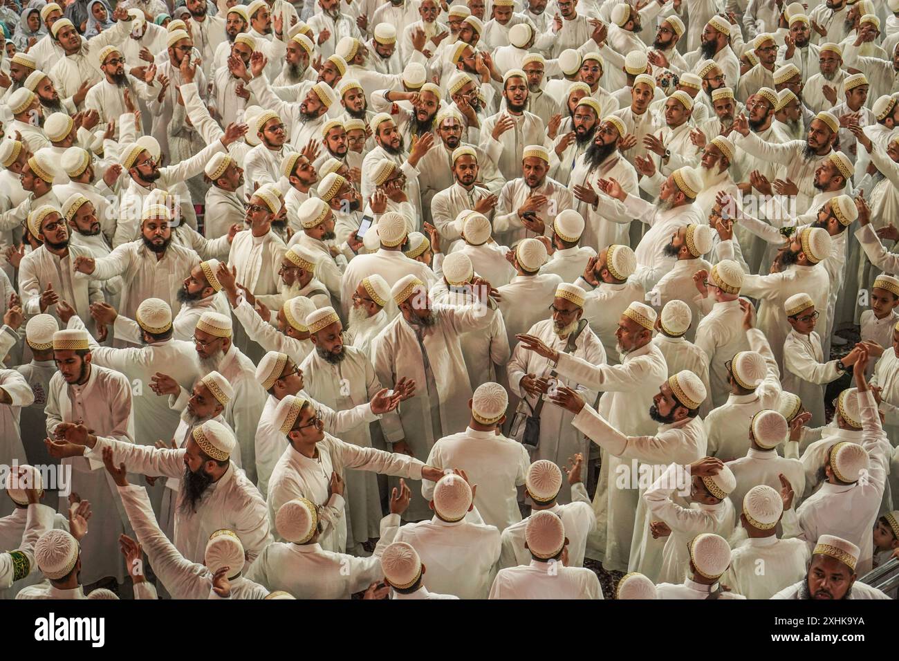 Najaf, Iraq. 14th July, 2024. Shiite Muslims perform mourning rituals ...
