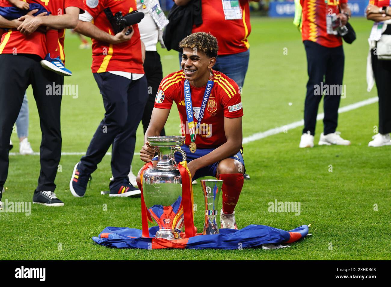 Lamine yamal celebration hi-res stock photography and images - Alamy