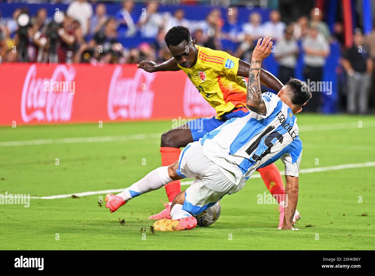 14th July 2024: Miami Gardens, Florida, USA: Nicolás González of Argentina challenges Davinson ...