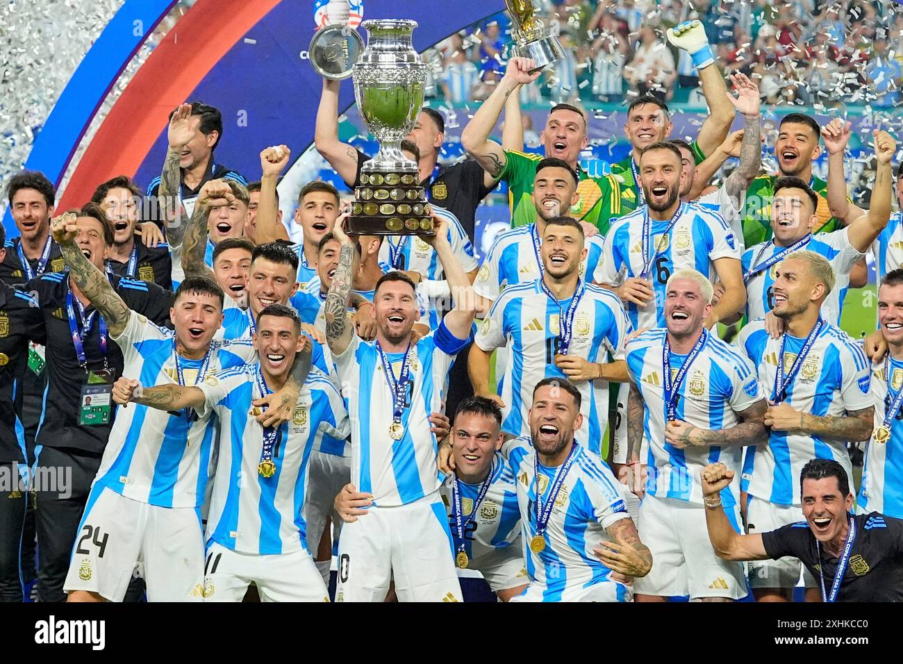 Lionel Messi hoists the trophy after Argentina defeated Colombia in the ...