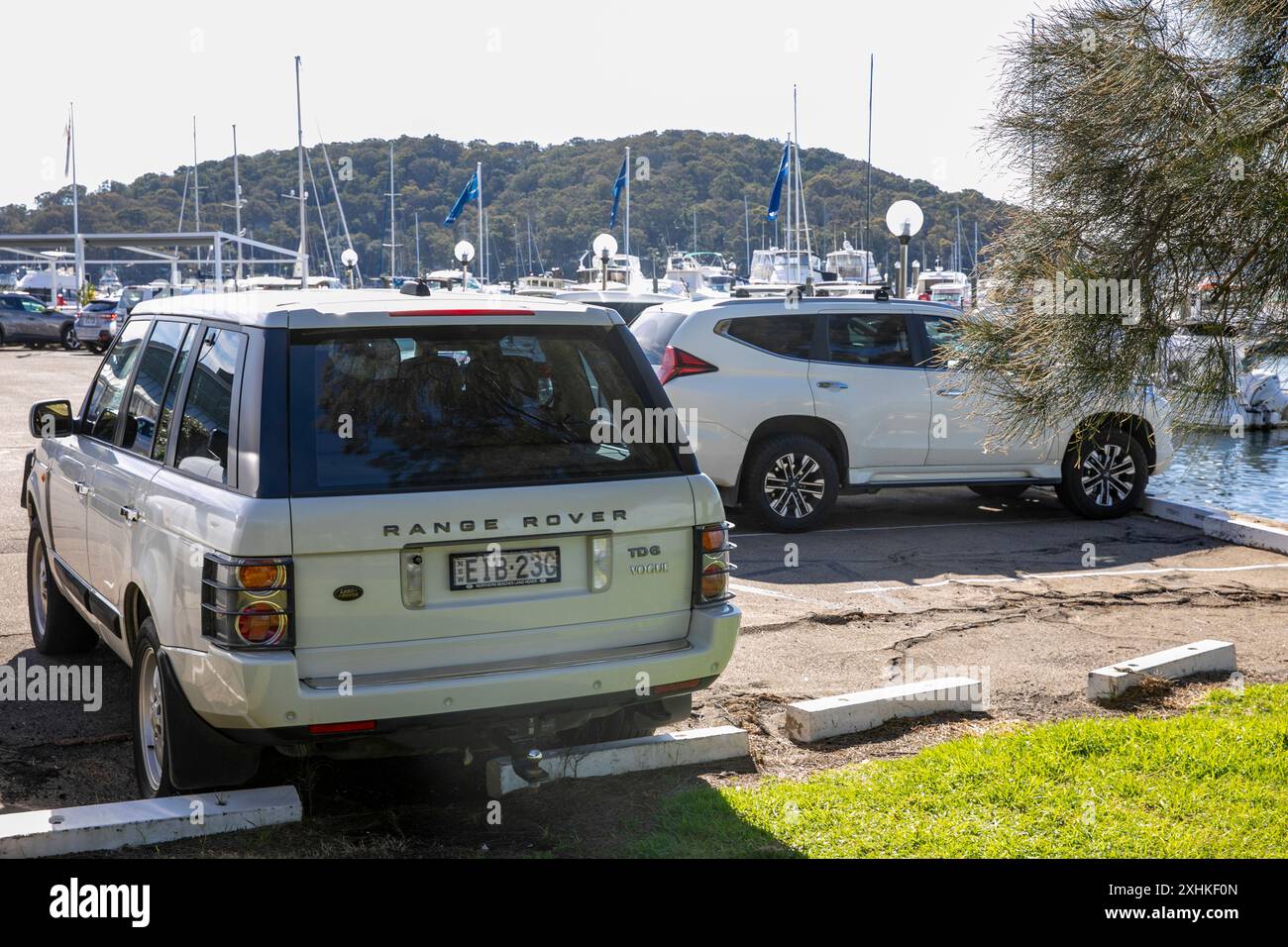 Range rover wales hi-res stock photography and images - Alamy