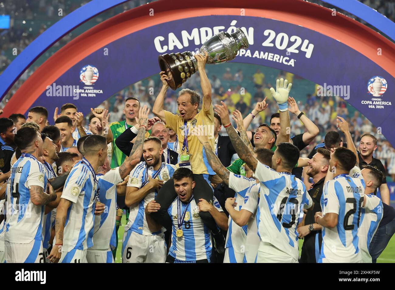 Miami, Florida, USA. 15th July, 2024. Argentina’s players celebrate ...