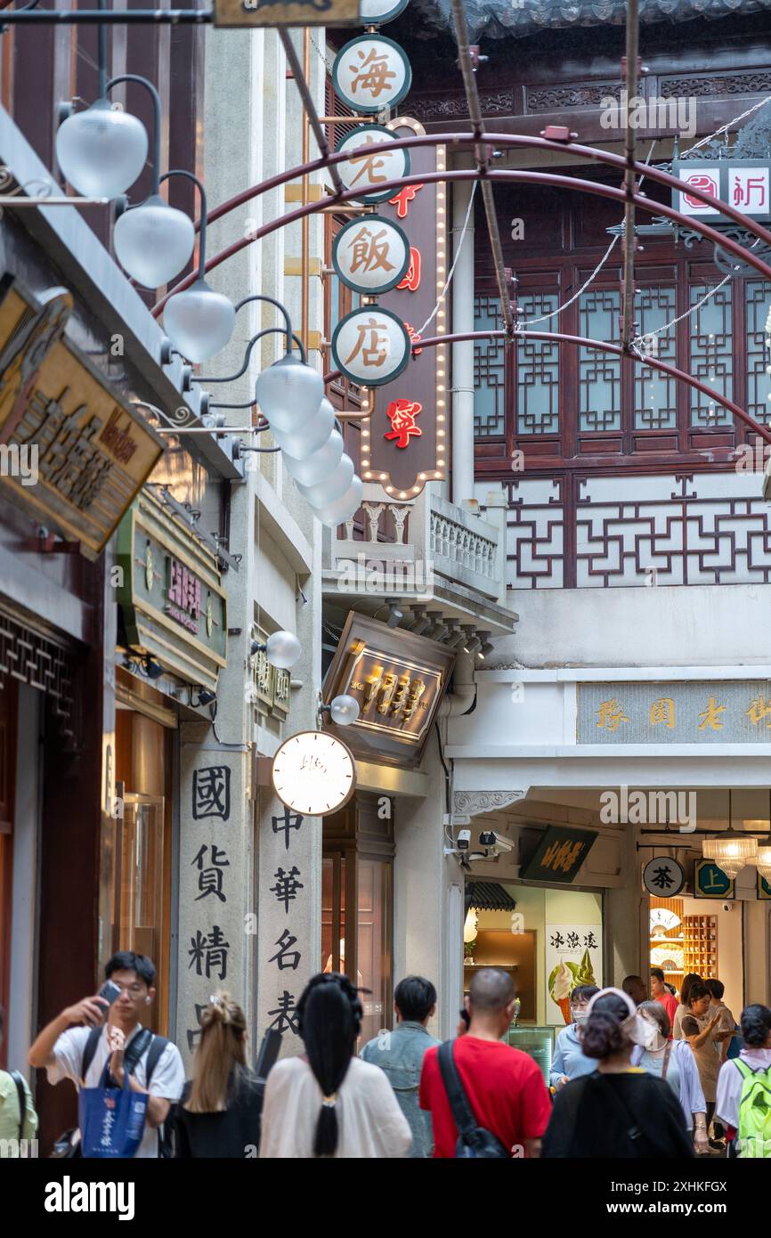 Shanghai, June 06, 2024: Tourist visit to Yuyuan Bazaar in Shanghai ...