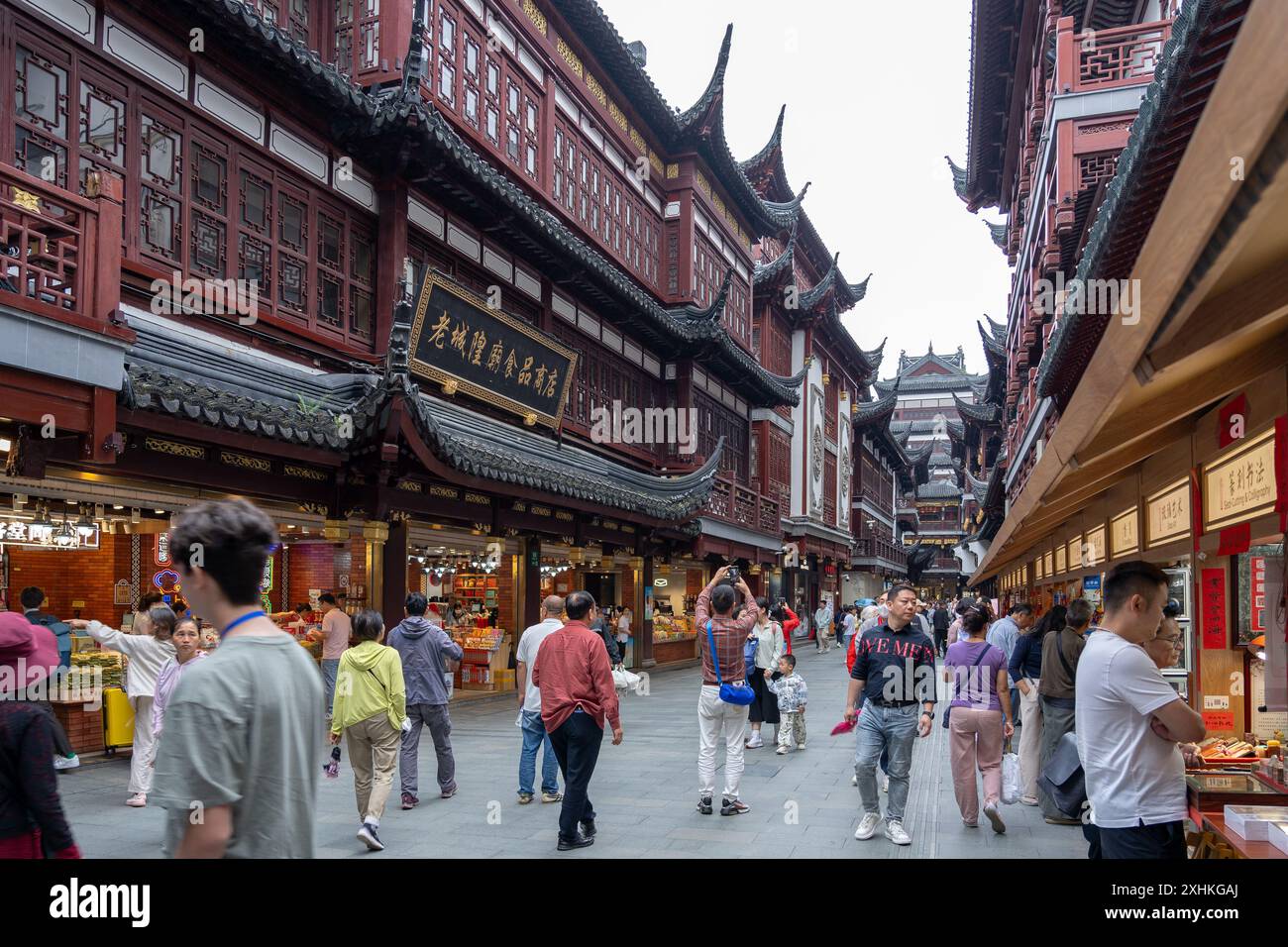 Shanghai, June 06, 2024: Tourist visit to Yuyuan Bazaar in Shanghai ...