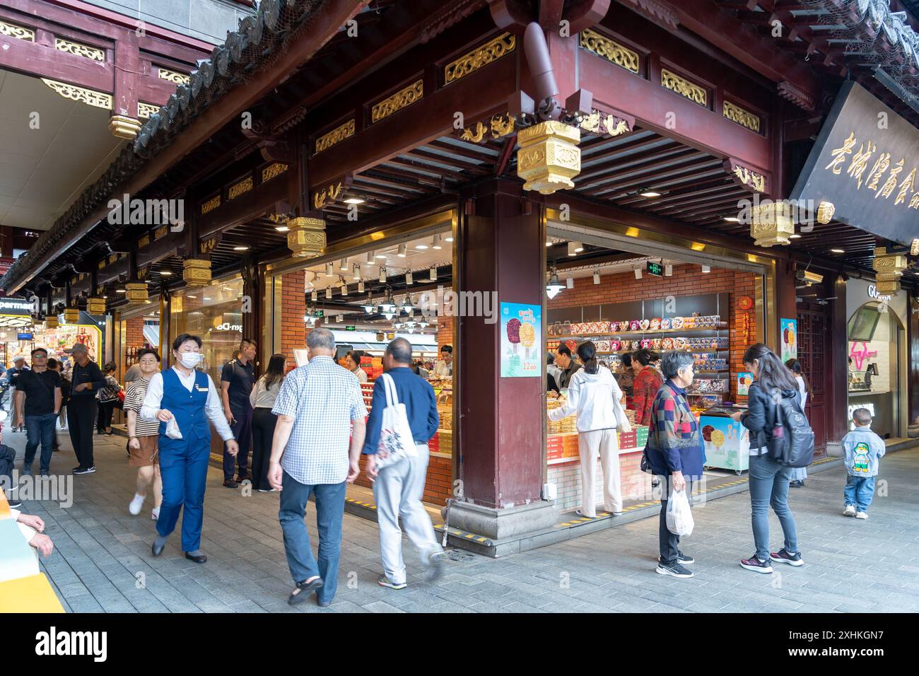 Shanghai, June 06, 2024: Tourist visit to Yuyuan Bazaar in Shanghai ...