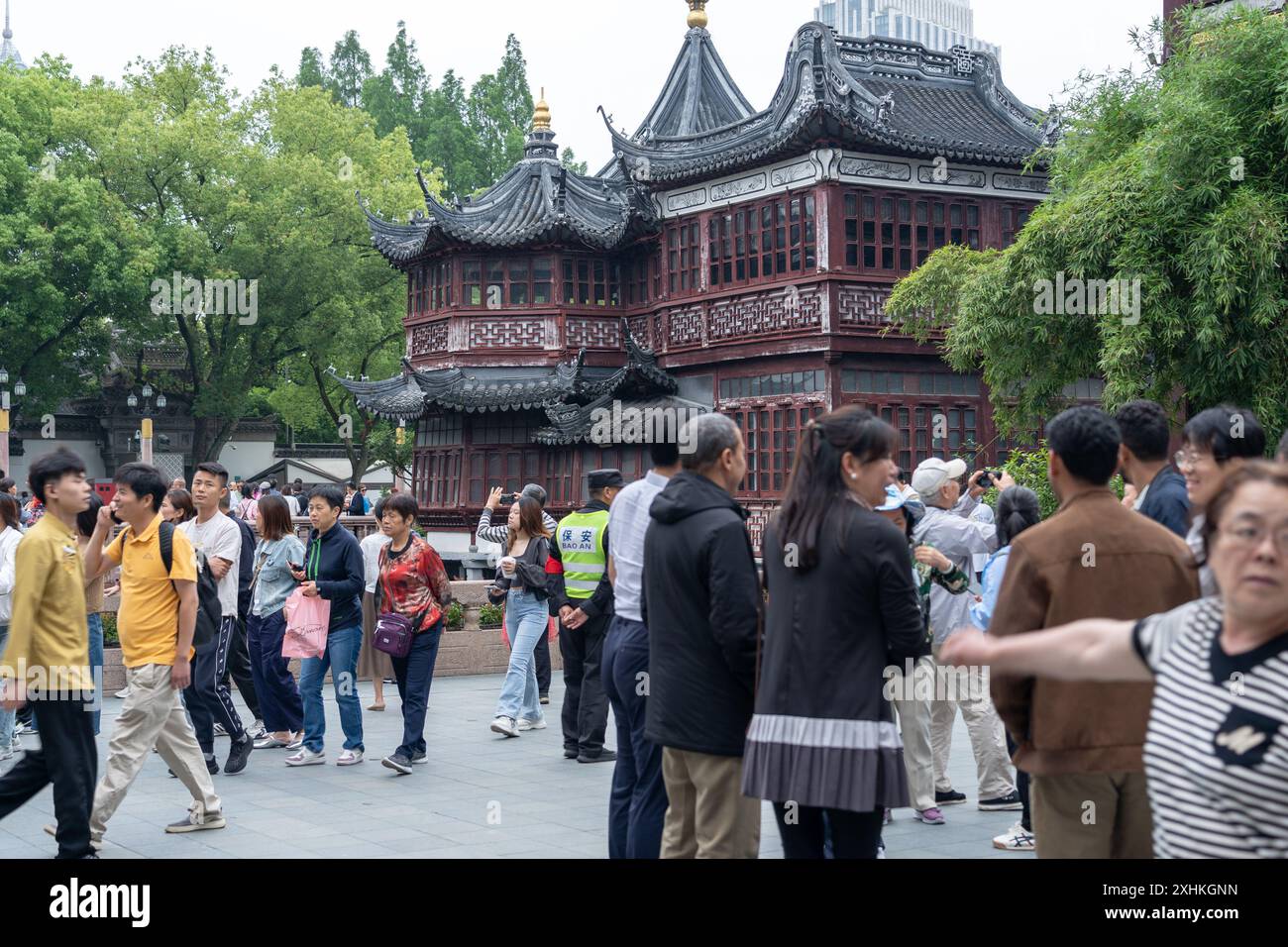Shanghai, June 06, 2024: Tourist visit to Yuyuan Bazaar in Shanghai ...