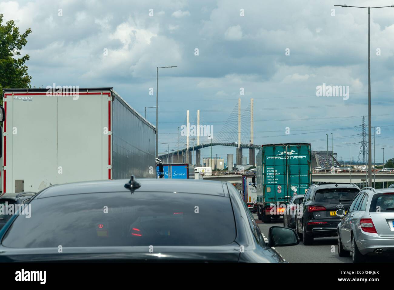 Queues of traffic on the M25 / A282 motorway heading towards the ...