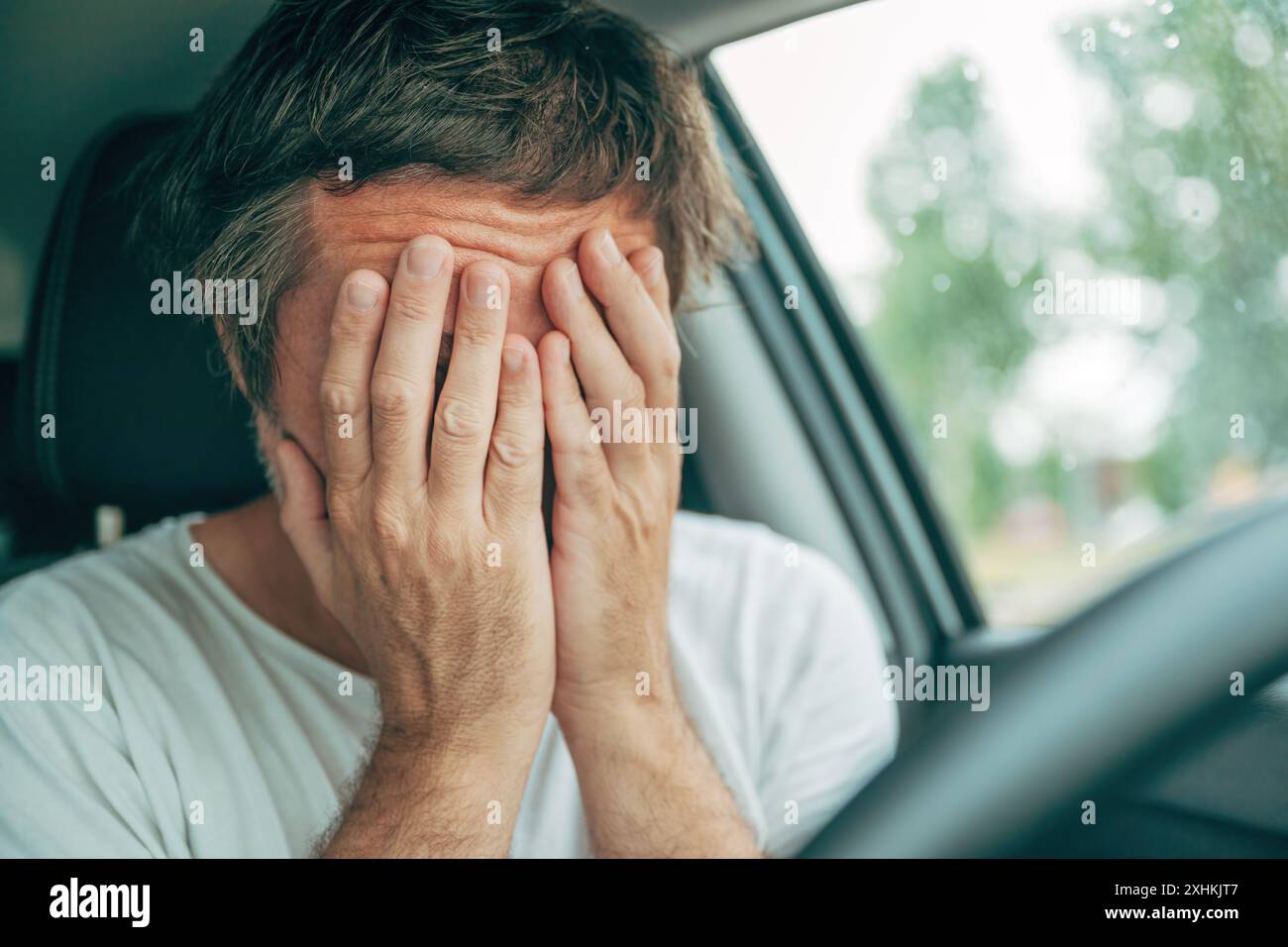 Sad man in car hi-res stock photography and images - Alamy