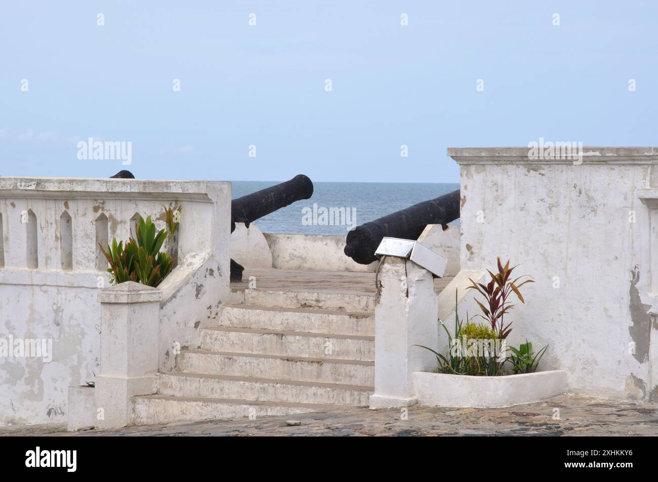 Ghana castle slave trade hi-res stock photography and images - Alamy