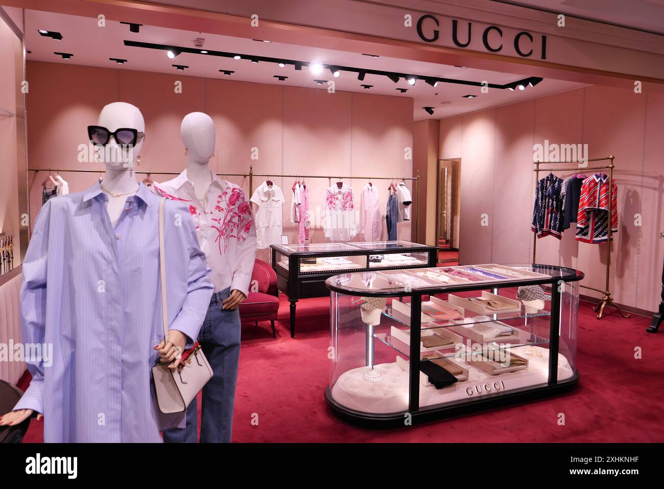 GUCCI CLOTHING ON DISPLAY INSIDE THE FASHION BOUTIQUE Stock Photo - Alamy