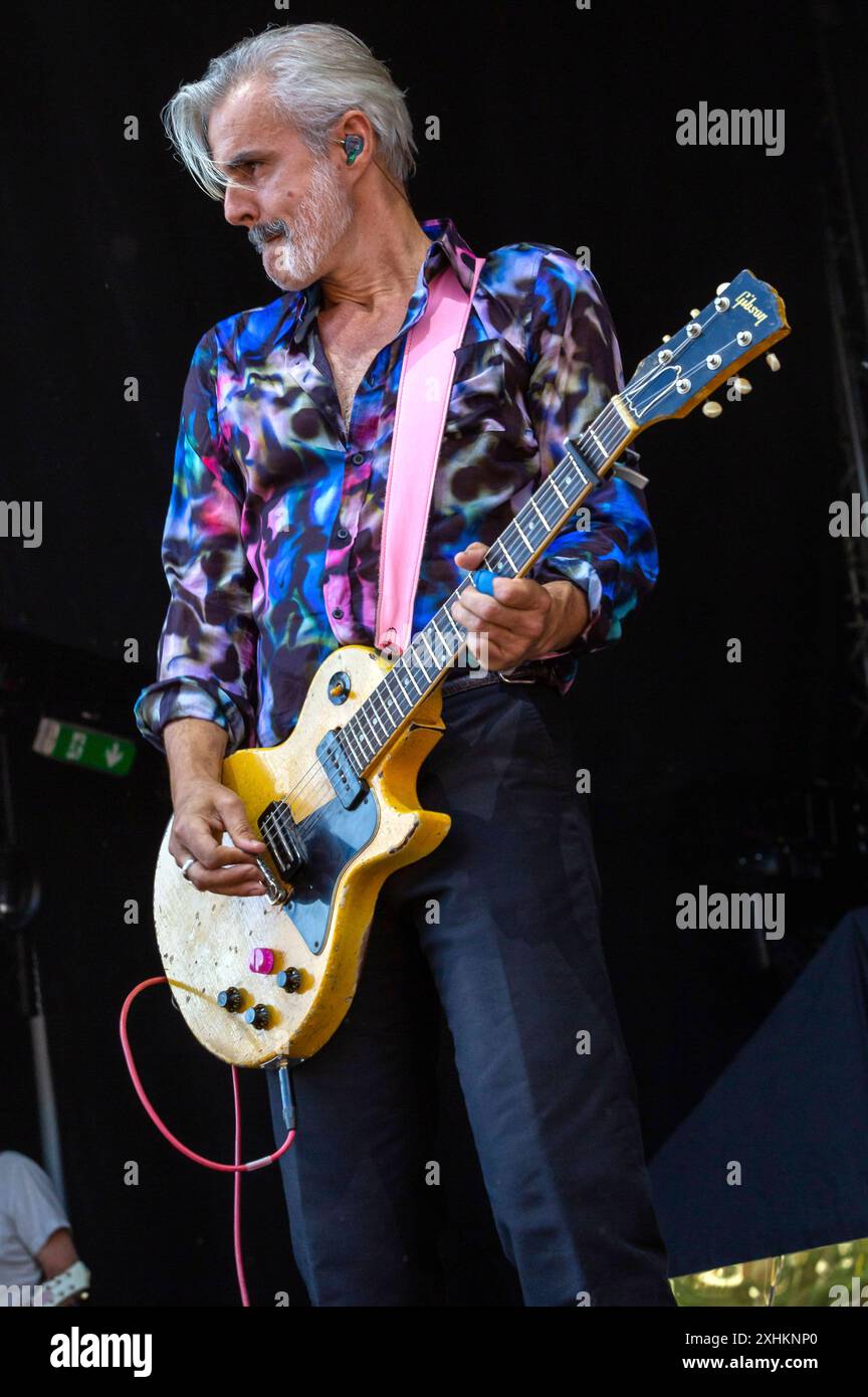 Ruben Block von Triggerfinger live beim Sommerfestival 2024 unter dem ...