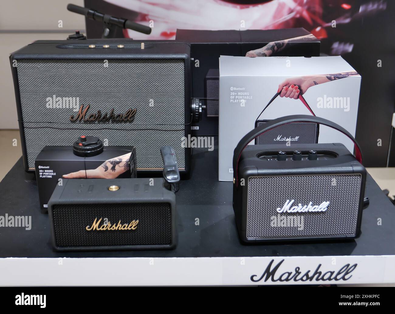 MARSHALL ACOUSTIC AMPLIFIERS ON DISPLAY INSIDE THE FASHION STORE Stock Photo - Alamy