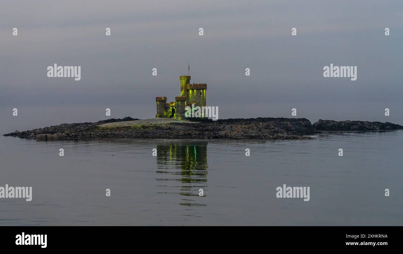 Tower of refuge isle of man night hi-res stock photography and images ...