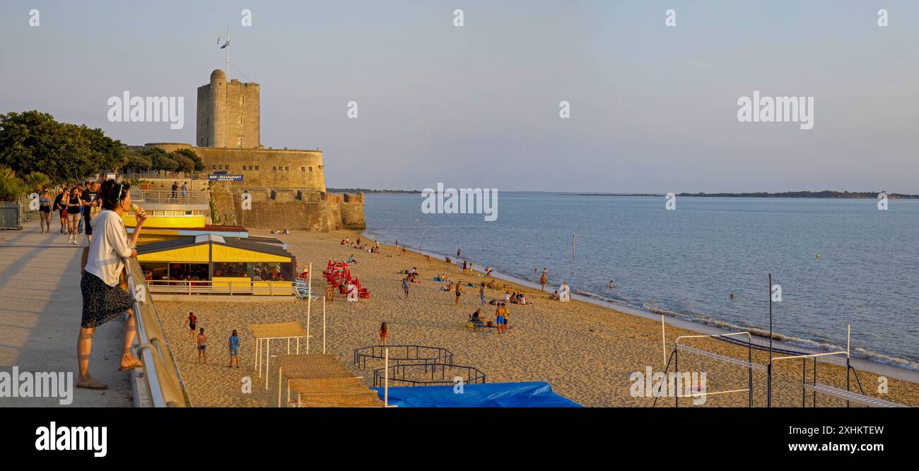 France, Charente Maritime, Fouras les Bains, the beach and the fort of ...
