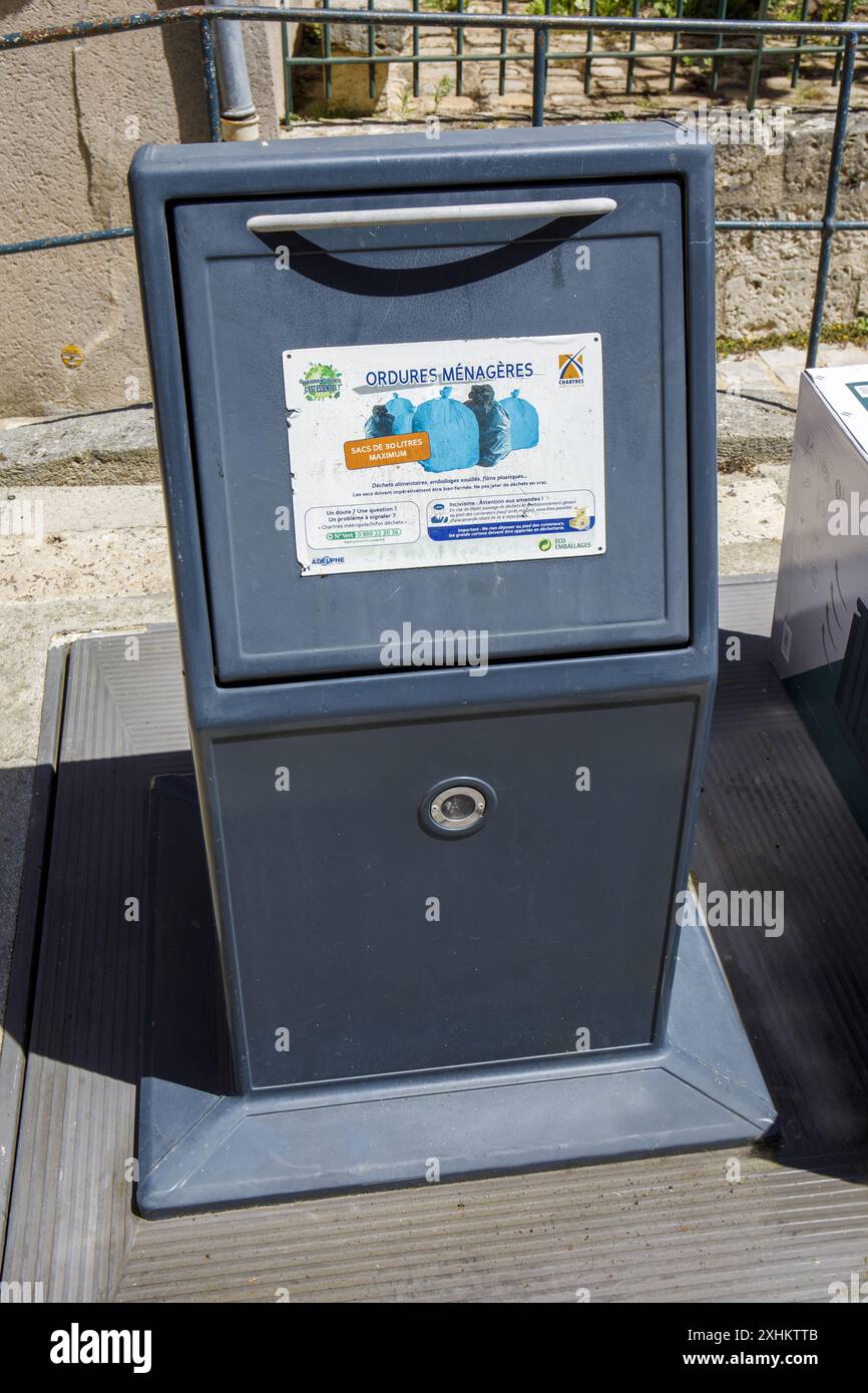 Drop garbage hi-res stock photography and images - Alamy