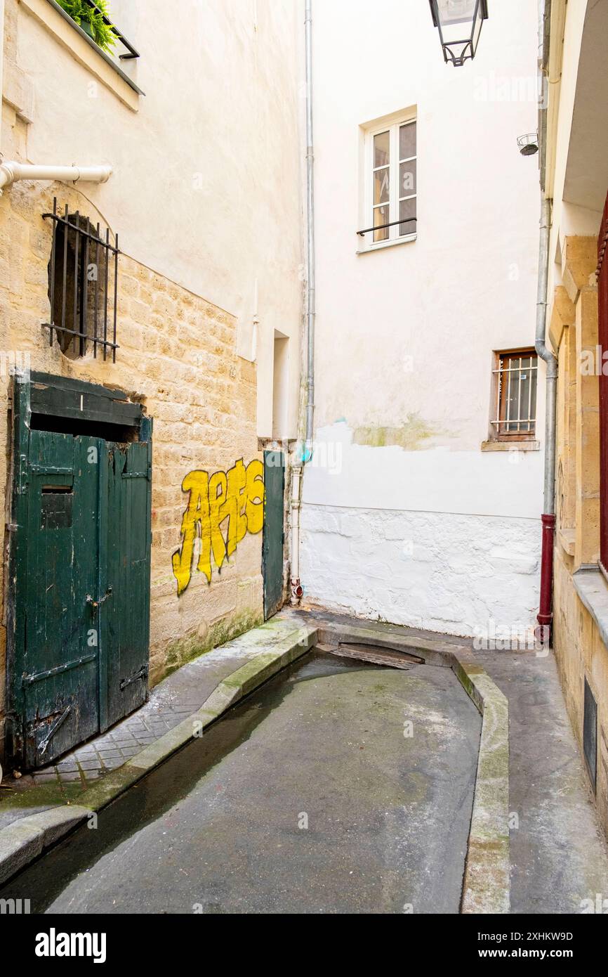 France, Paris, Nevers dead-end, outer face of the interior facing of ...