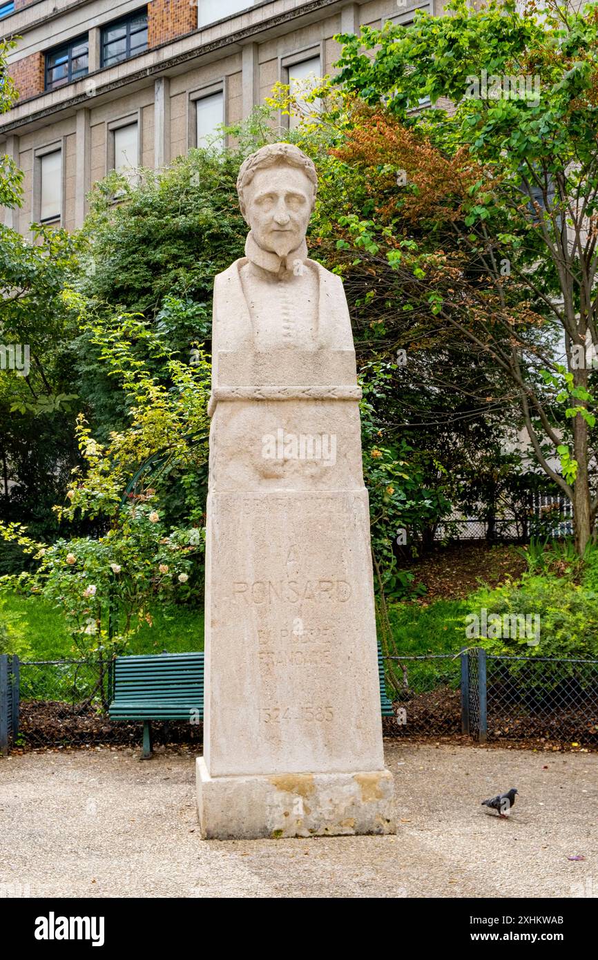 Ronsard statue hi-res stock photography and images - Alamy