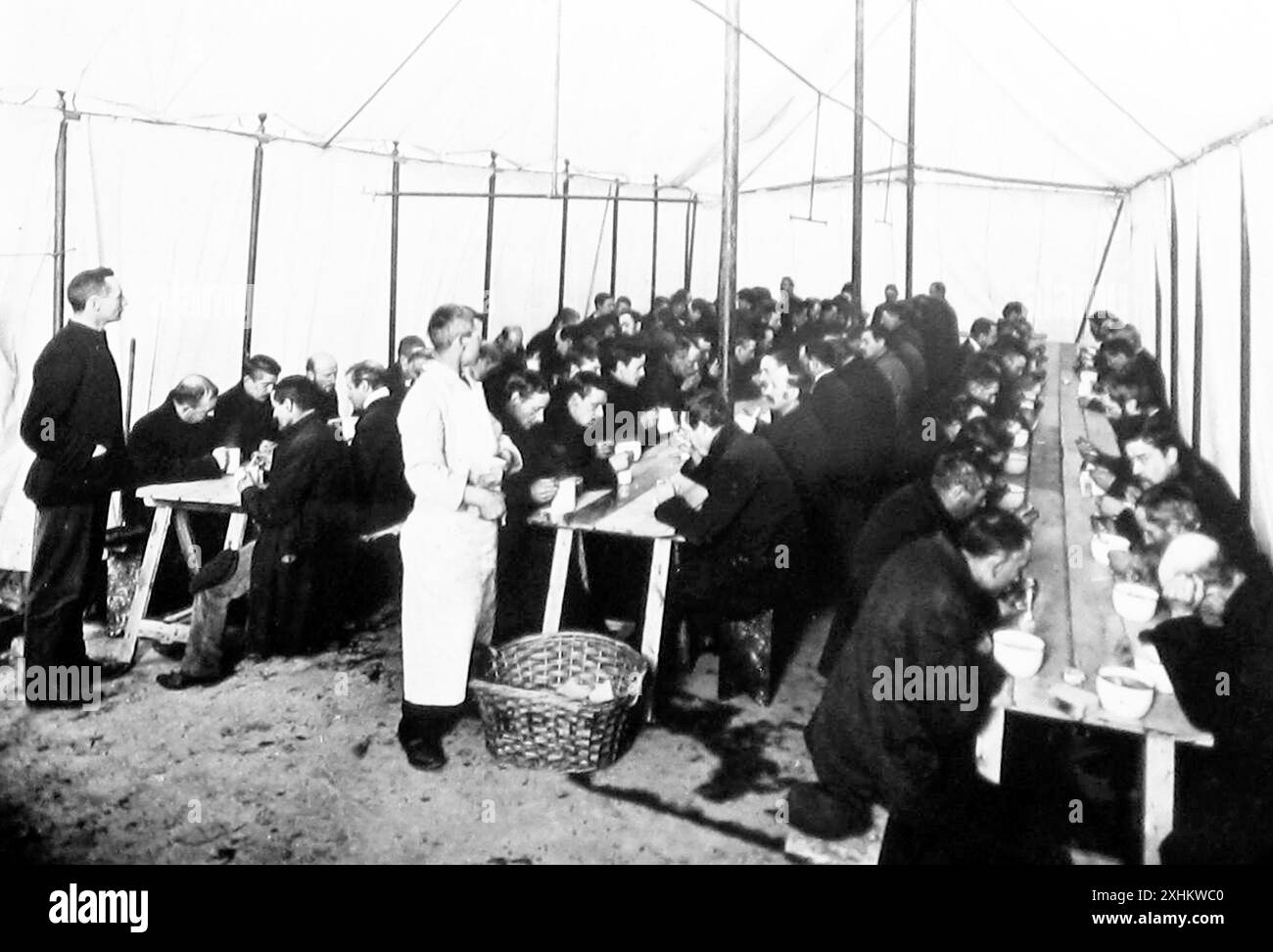 Feeding unemployed men in London, early 1900s Stock Photo - Alamy