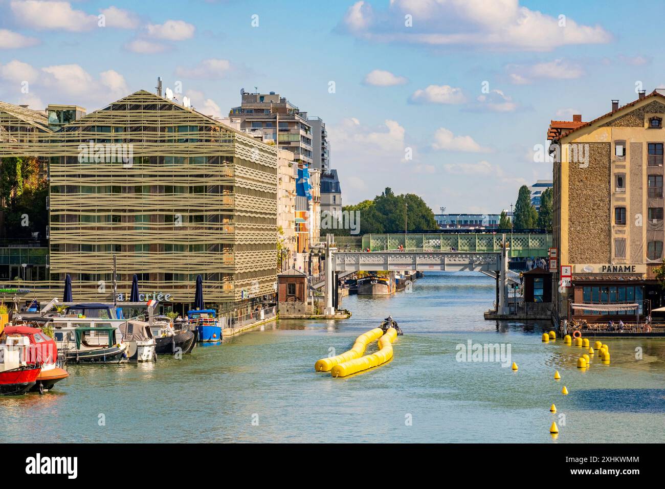 France, Paris, Bassin de la Villette, towing buoys of the summer ...