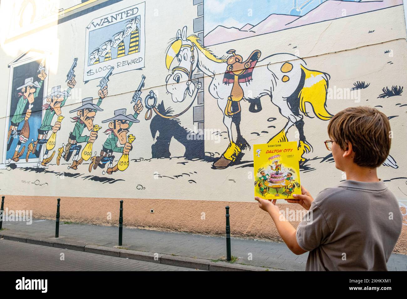Belgium, Brussels, historic center, Rue de la Buanderie, wall painted ...