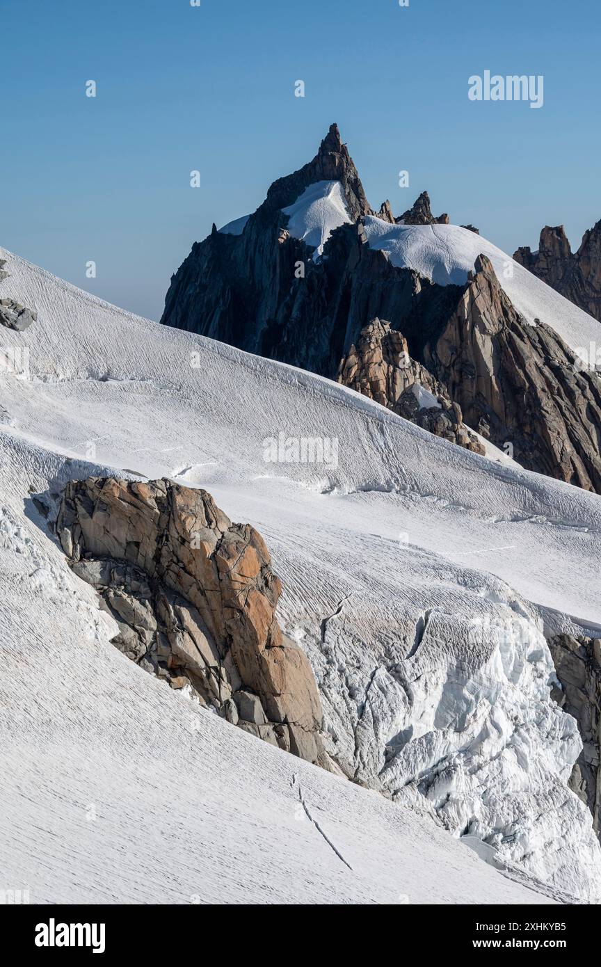 France, Haute Savoie, Mont Blanc massif, Chamonix, Aiguille du Midi, Glacier hike crossing the ...