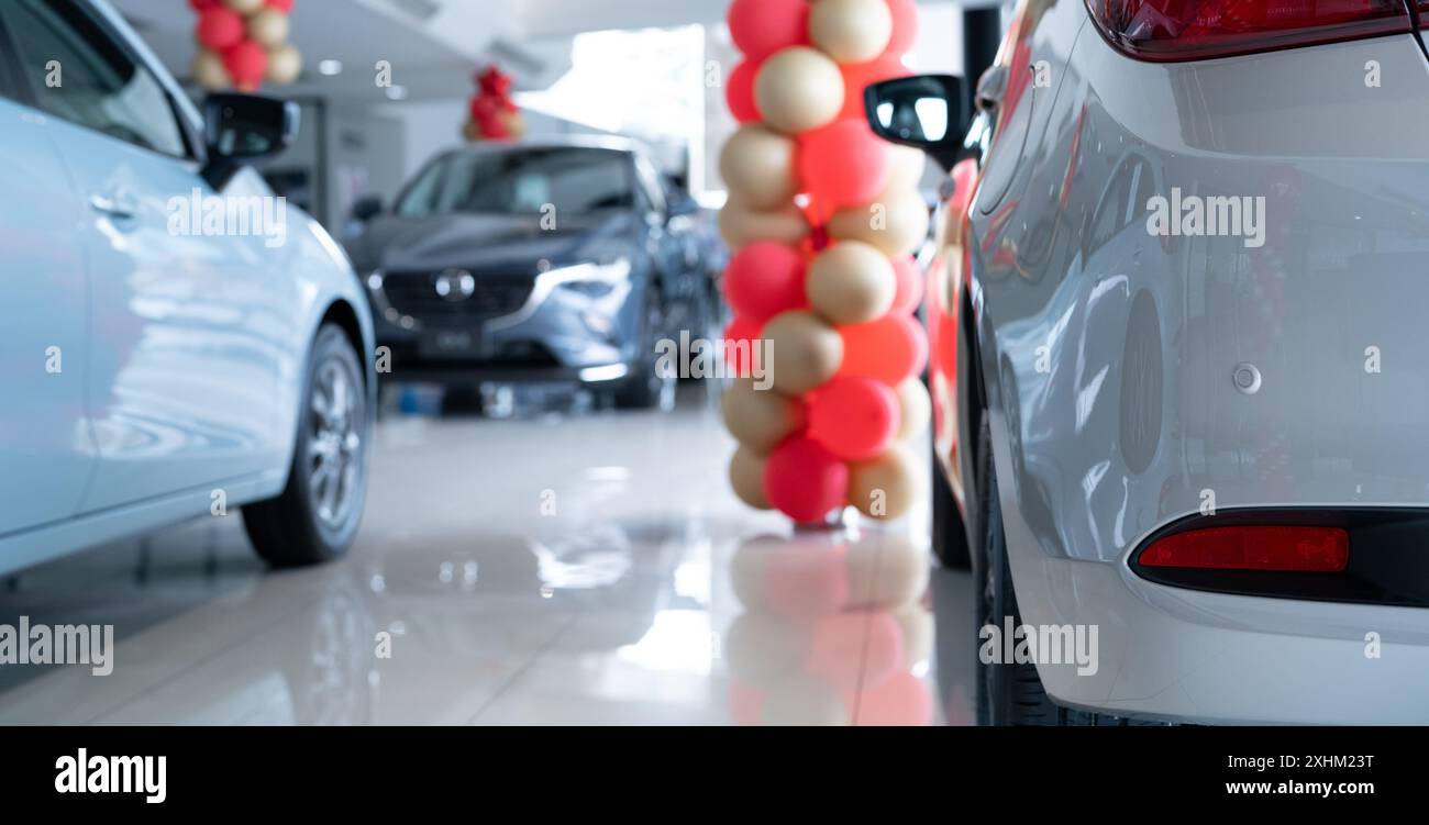 Car lot balloons hi-res stock photography and images - Alamy