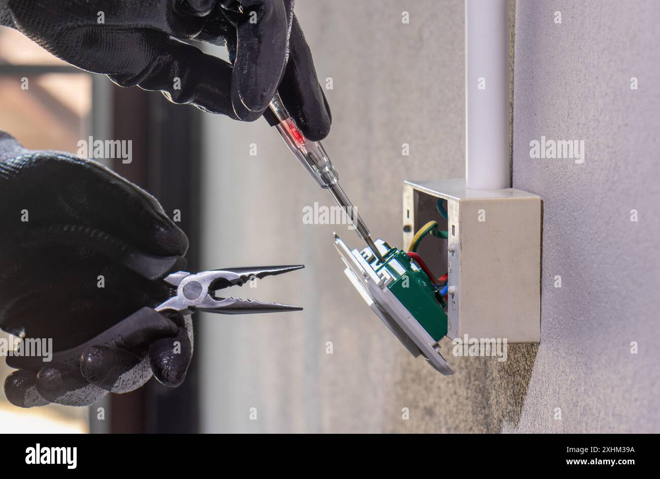 Man working on electrical wire hi-res stock photography and images - Alamy