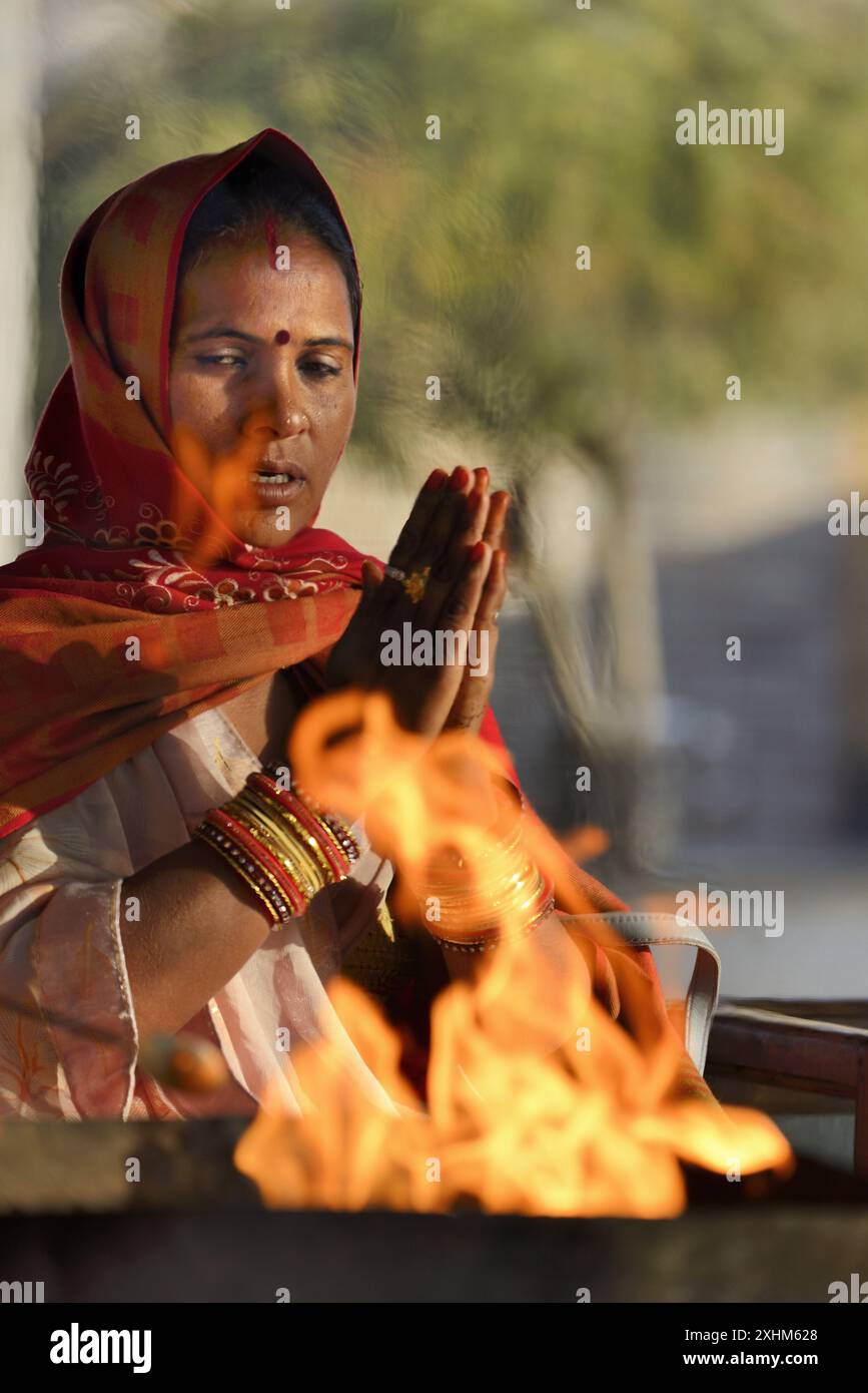 India, Rajasthan, Jodhpur region, Bishnoi devotee in prayer before a ritual Havan or holy fire ...