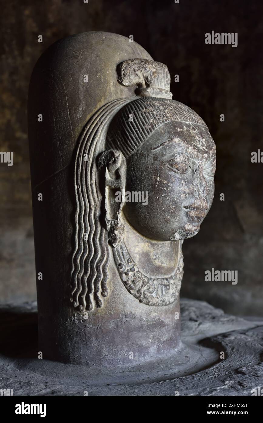 India, Madhya Pradesh, Udayagiri caves (5th C), Vishṇu with disc and ...