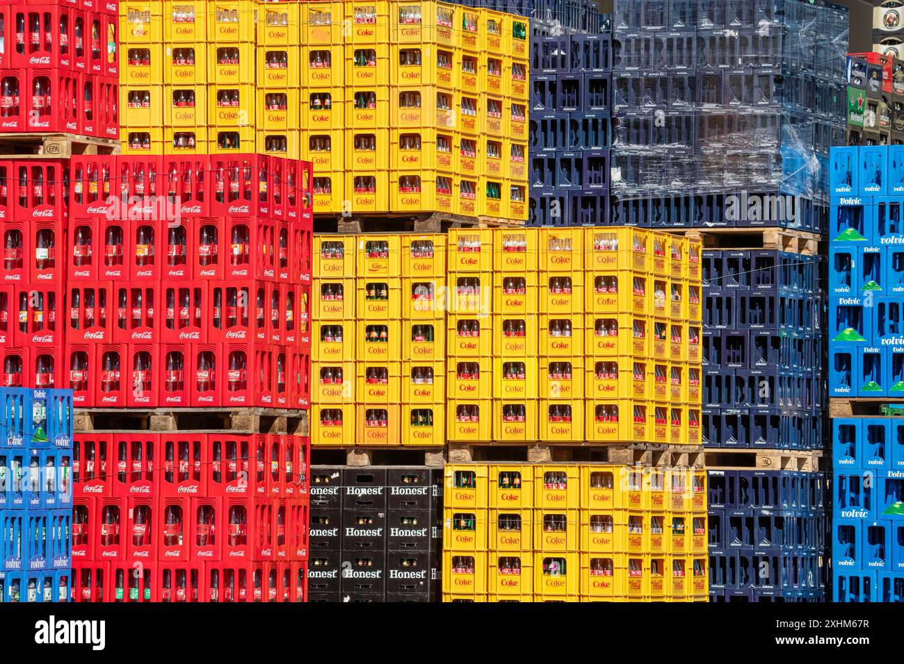 Alkoholfreie Getränke in der Sommerhitze gefragt, Leergut stapelt sich ...