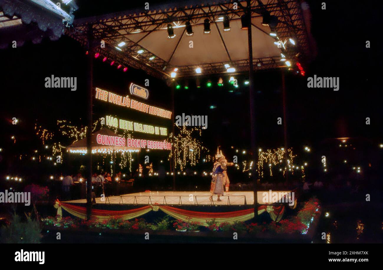 Ruen thai show hi-res stock photography and images - Alamy