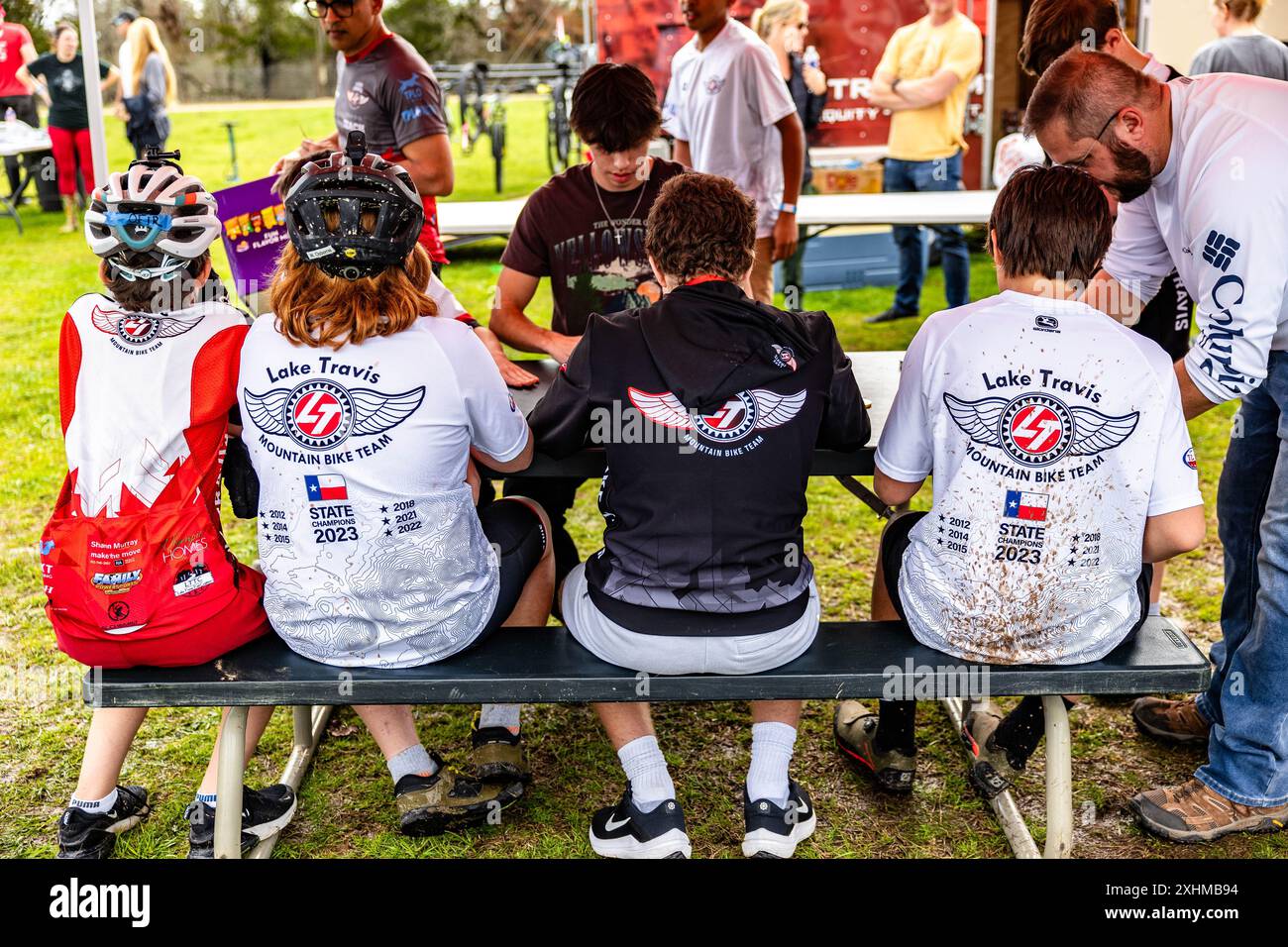 Team mountain bike athletes hi-res stock photography and images - Alamy