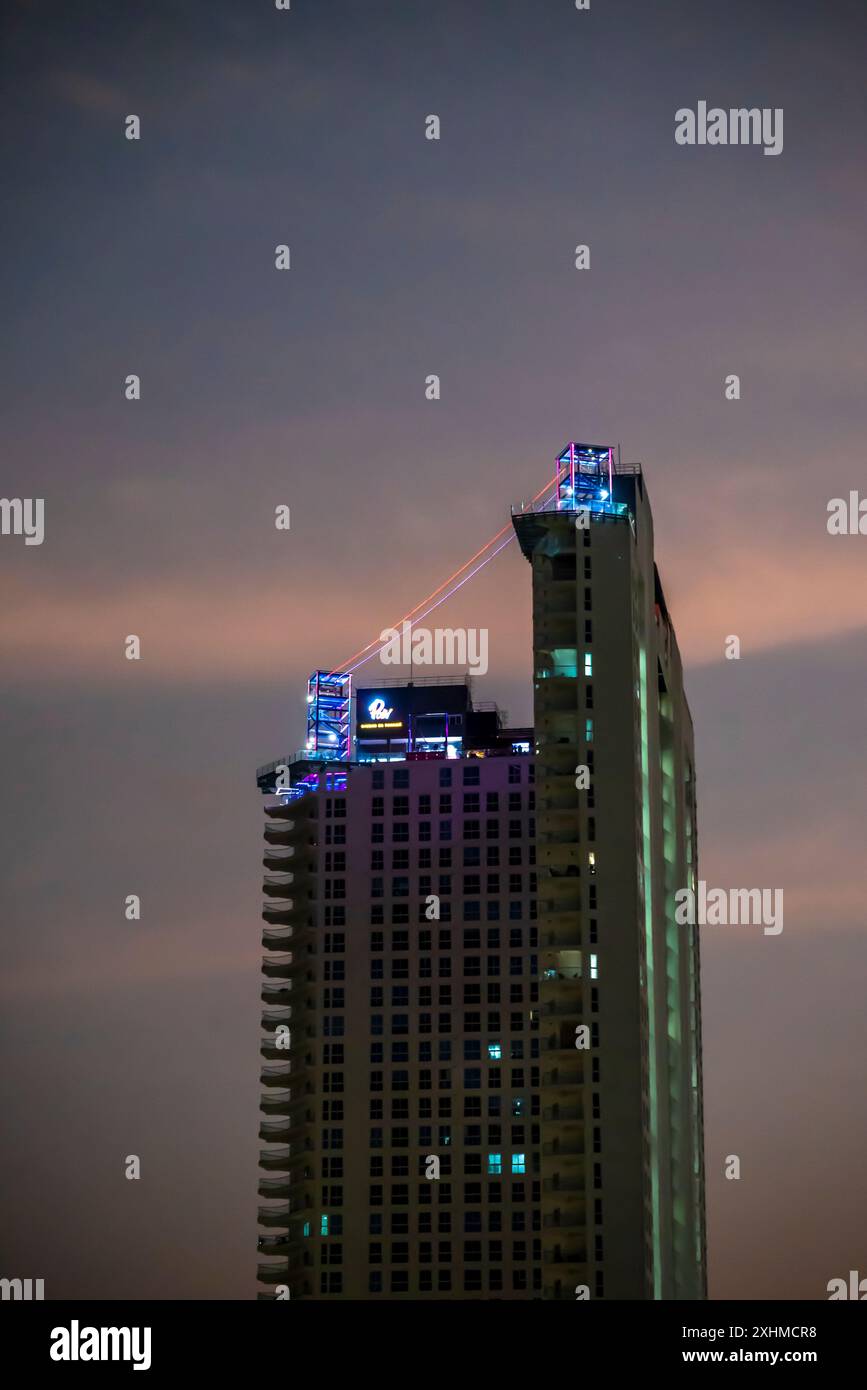 Cielo rooftop poin panama zipline hi-res stock photography and images ...