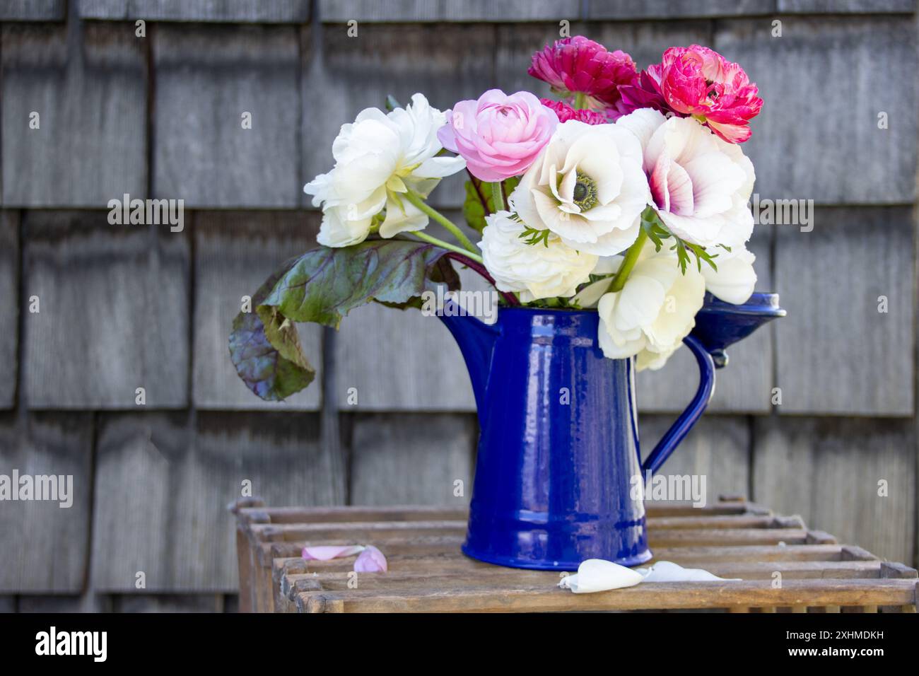 Rustic jug with flowers hi-res stock photography and images - Alamy