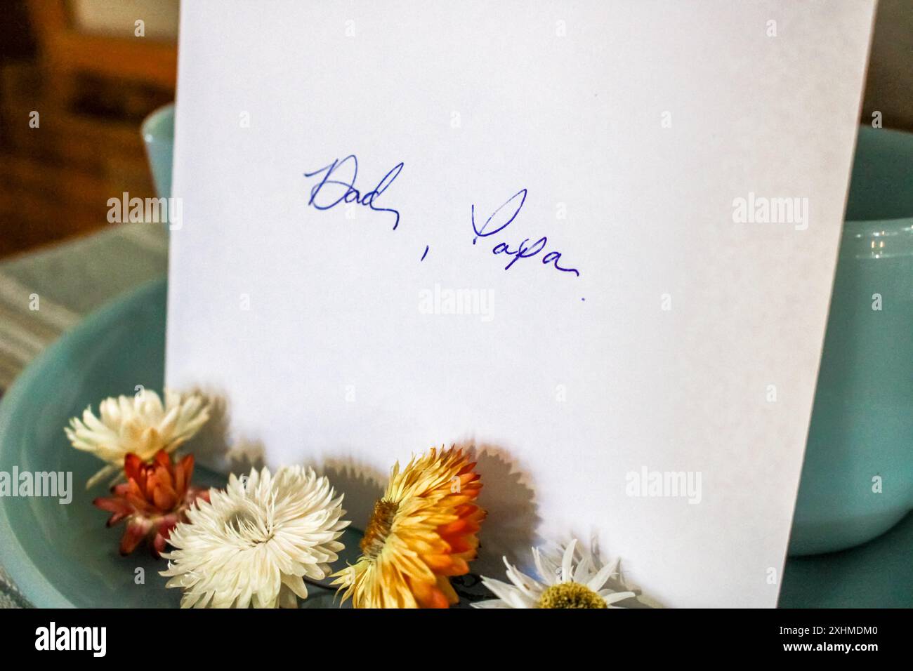 Handwritten Father's Day note to Dad and Papa Stock Photo - Alamy